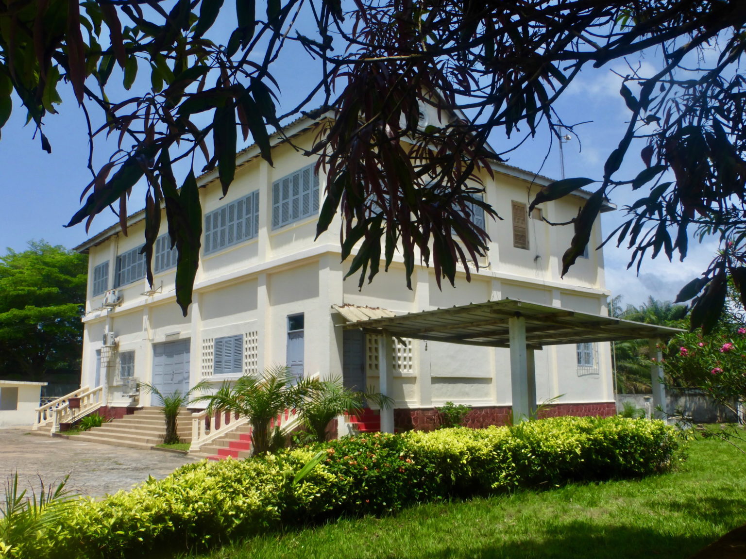 Visiter Grand-Bassam : le Quartier France – Le voyage du Calao