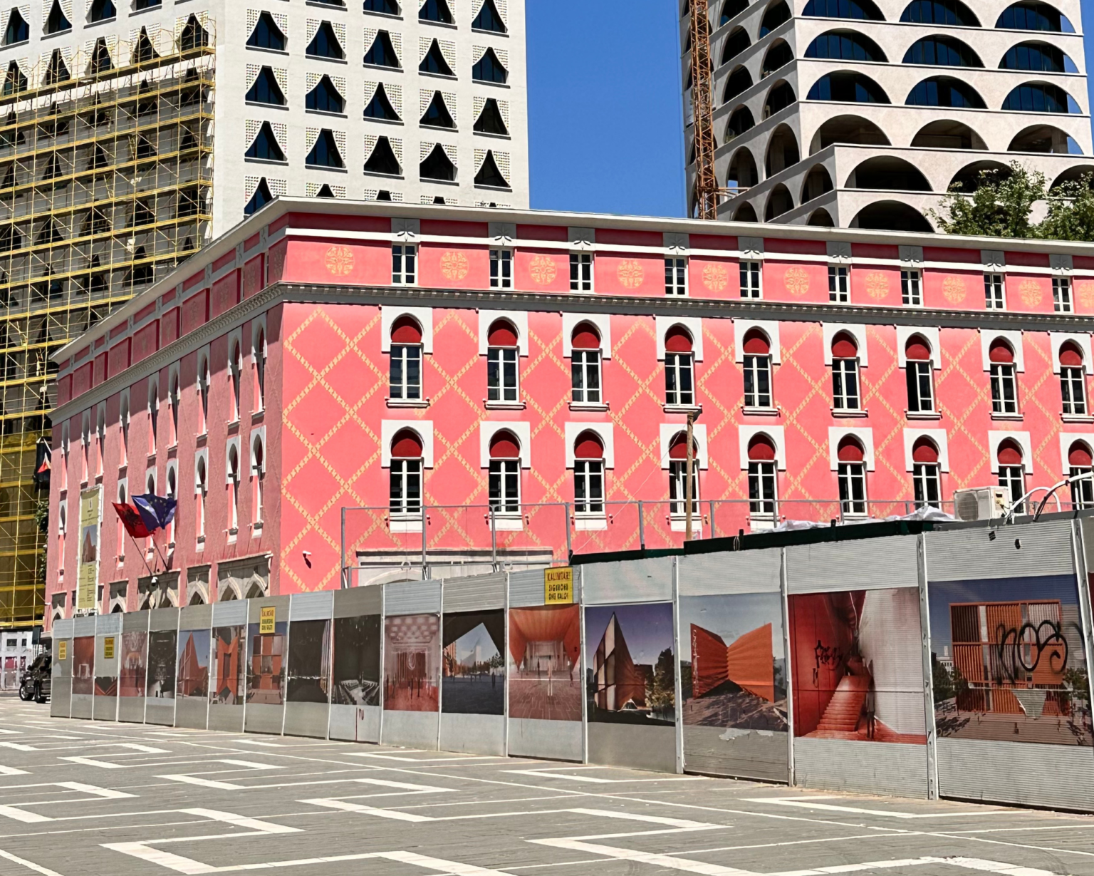 Visiter Tirana, capitale couleur de l'Albanie – Le voyage du Calao